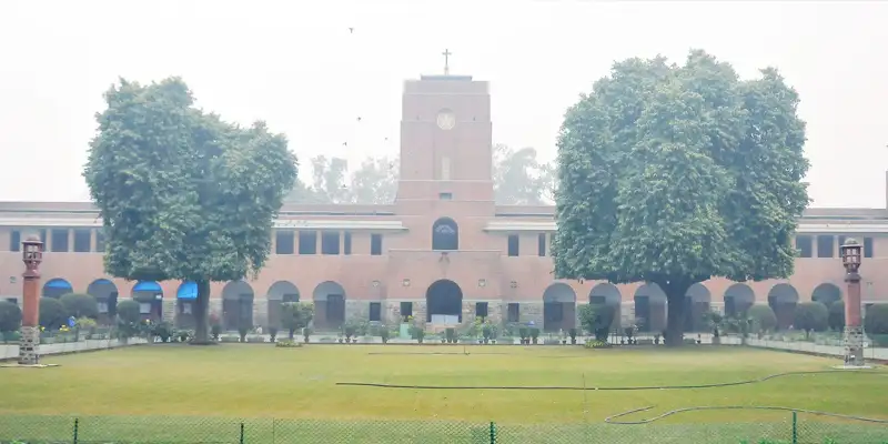 DU introduces MA in Hindu Studies along with Data Analytics, Commerce ...